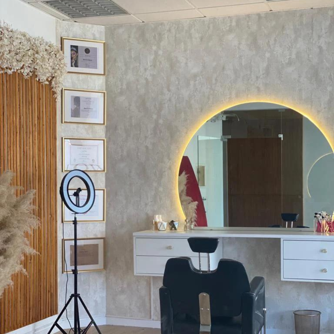 Glow Beauty & Makeup Studio - Ericeira Market
